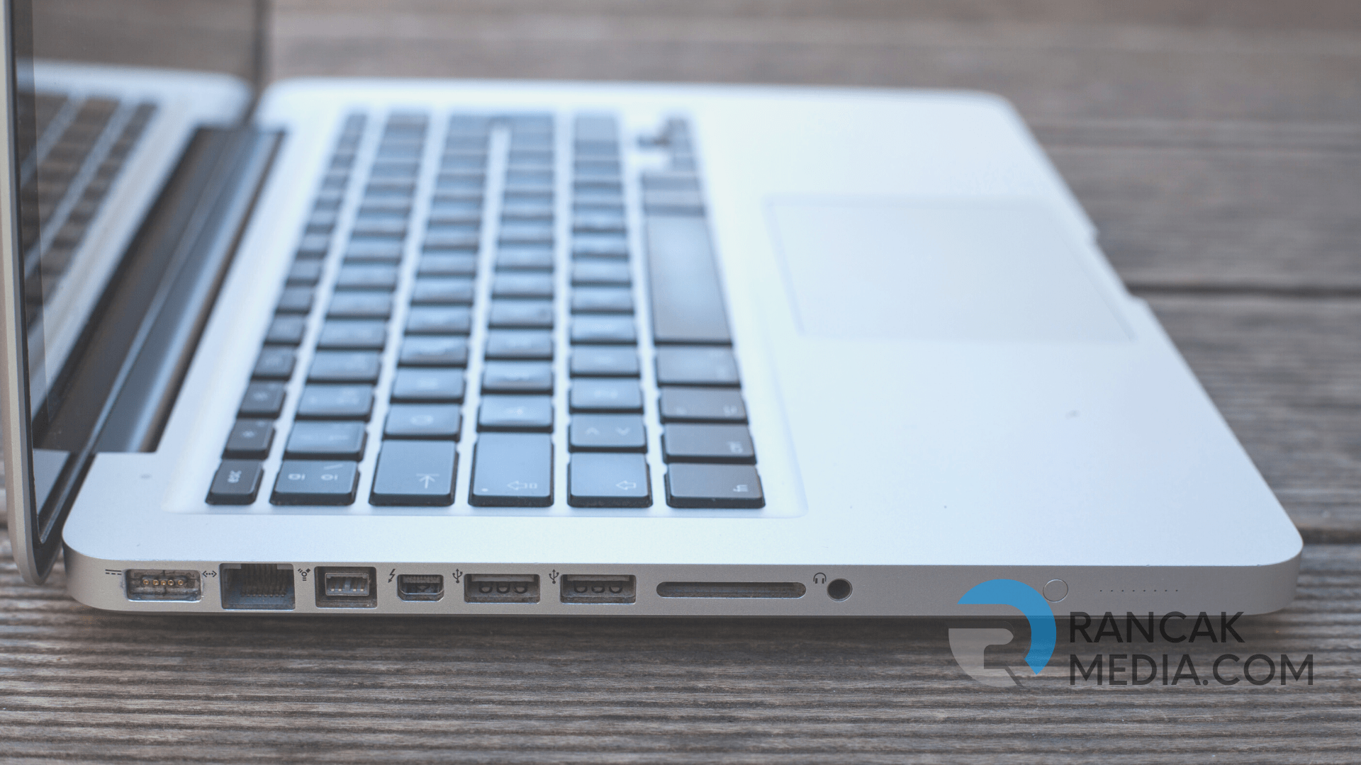 Tips Sebelum Membeli Laptop Untuk Kebutuhan Kerja